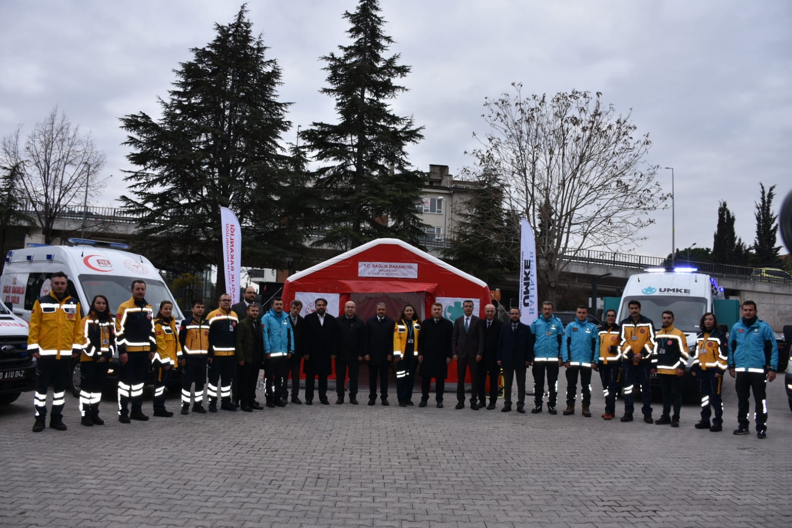 Balıkesir'e 4 adet Ambulans ve 1 Adet UMKE Aracı | Bandirma.com.tr