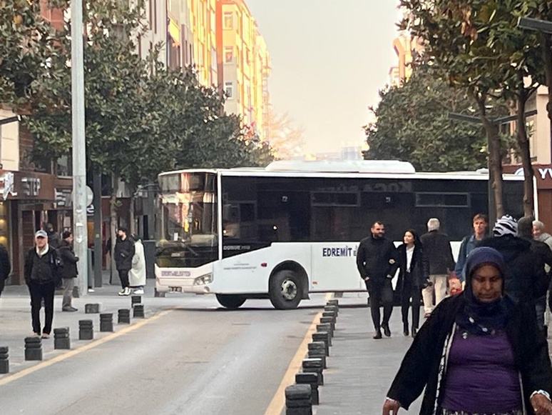 Edremit ve Burhaniye Belediyeleri Akın'ın Mitingine Partilileri Taşımış ...