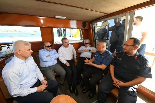 Edremit Sahil Güvenliği Güçlendirildi: Vali Ustaoğlu Polis Botu’nu ...